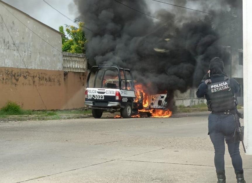 Queman patrullas de la policía en Coatzacoalcos