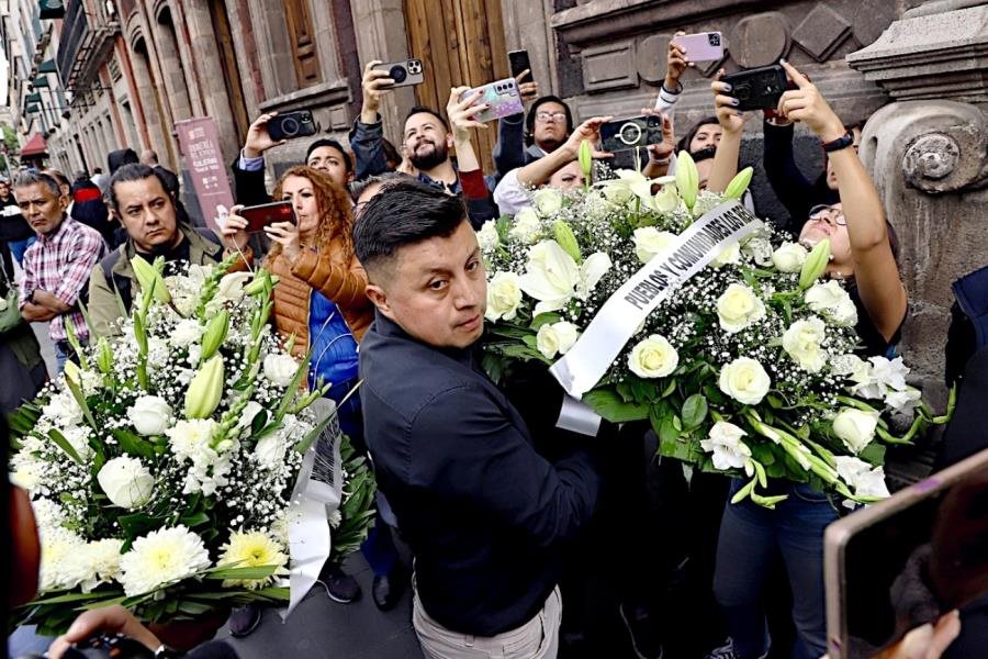 A un mes de su asesinato, realizan homenaje a colaboradores de Brugada